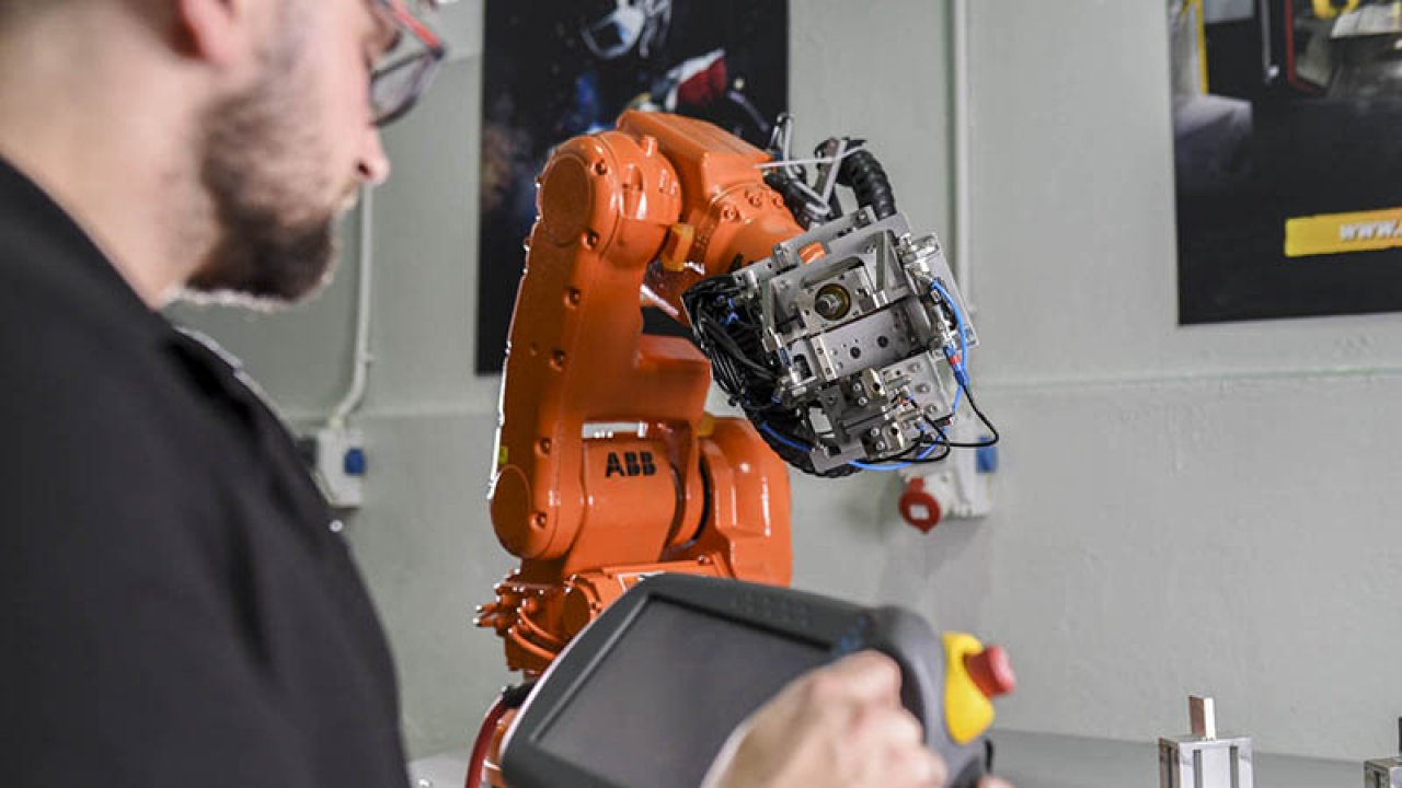 FANUC, KUKA, ABB – najczęściej używane roboty w przemyśle